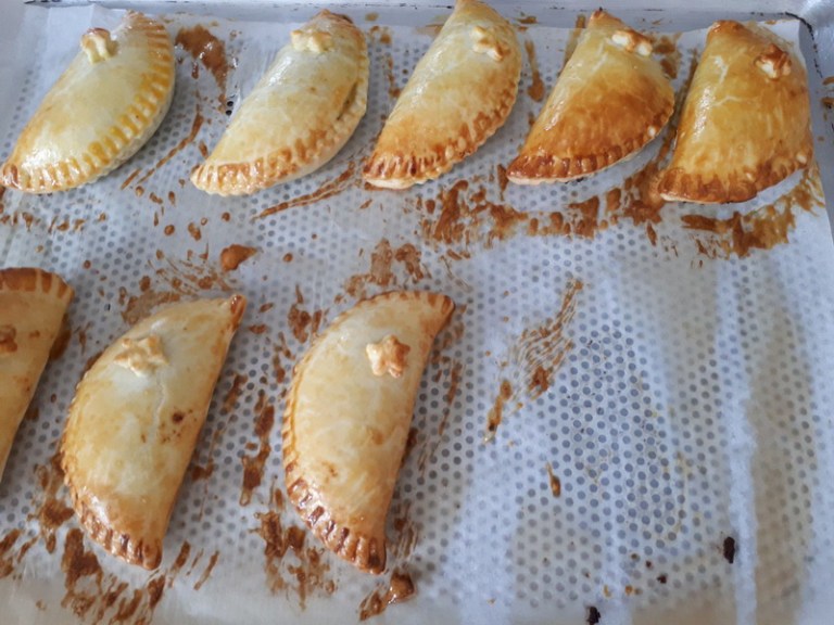 Pierojki, petits croissants farcis bœuf et pommes de terre – Oh, la ...