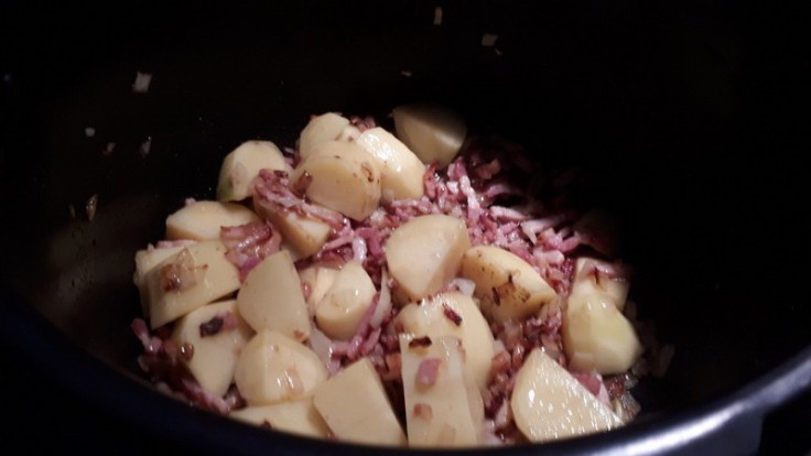 Chou rouge, pommes de terre et lardons au Cookéo – Oh, la gourmande